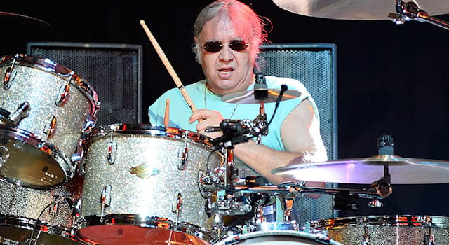 ¿Ian Paice es miembro de qué grupo... | Las Preguntas Trivia