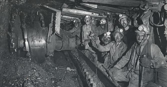 'Sixteen Tons' was a chart-topping... | Trivia Questions | QuizzClub